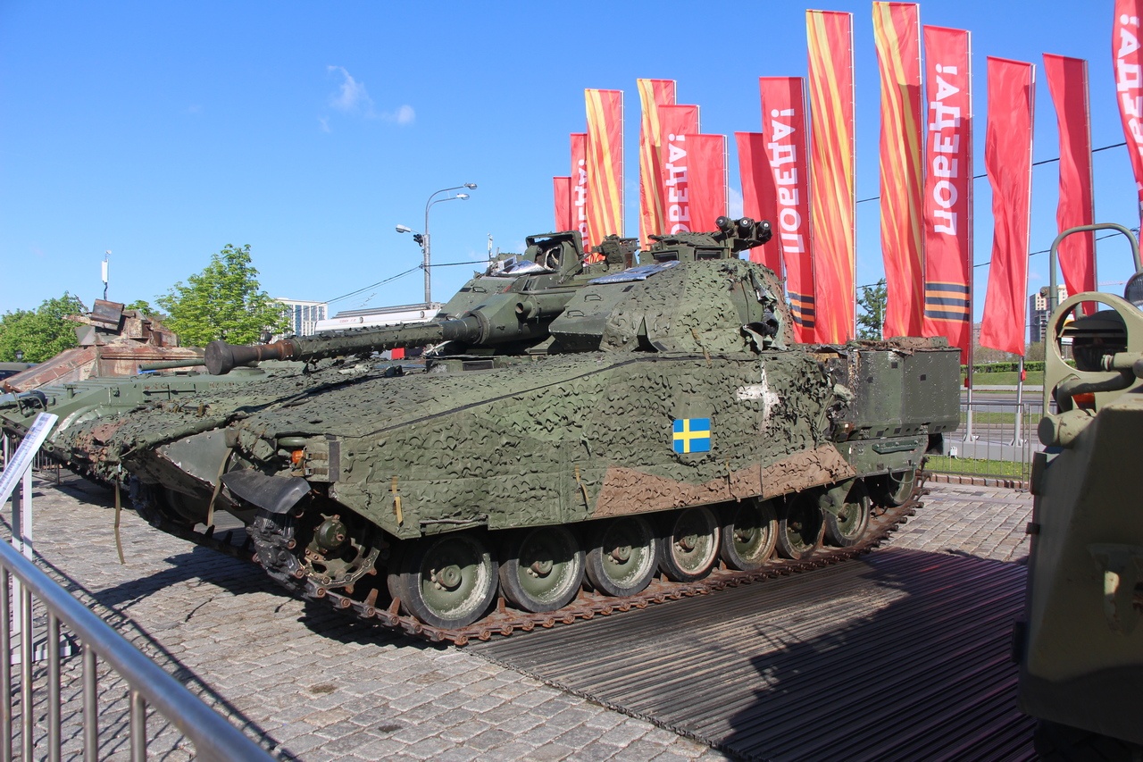 От «Буцефала» до «Леопарда» и «Абрамса»: в московском Парке Победы есть ...